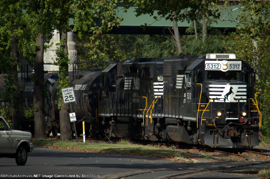 NS GP38-2 5312 leads YPMO-R1